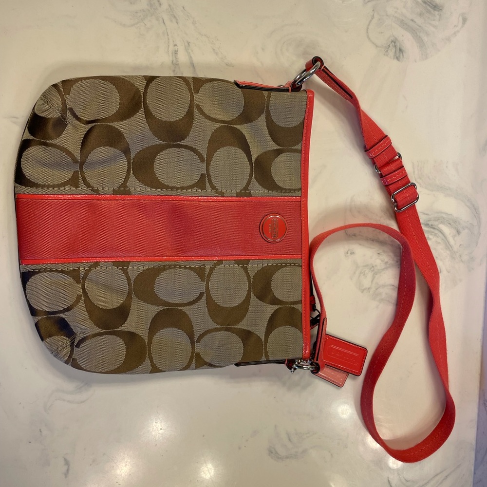 Coach, Medium, Crossbody Purse. Tan/Coral - Gem